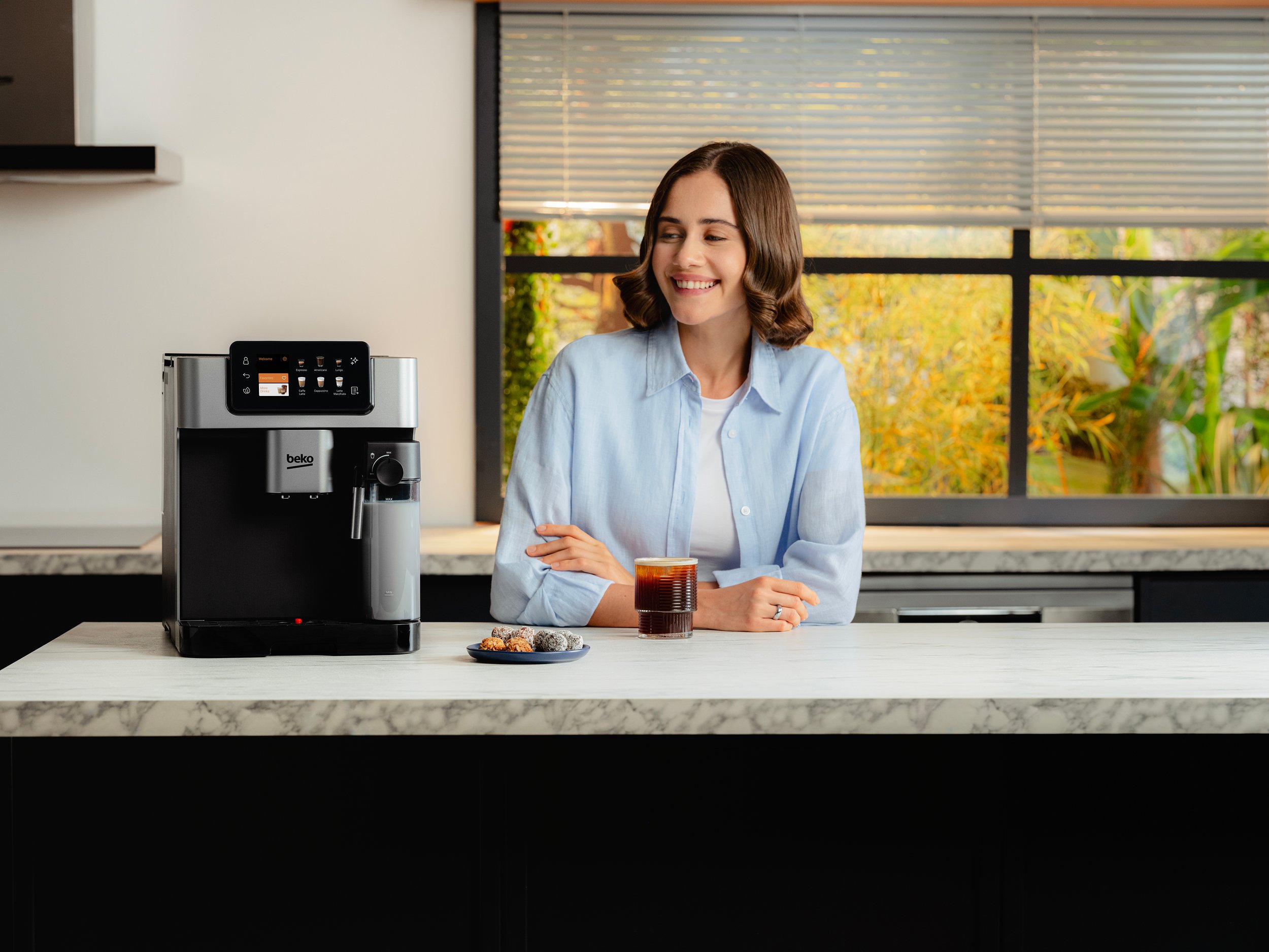 CaffeExperto Bean To Cup Coffee Machine with Integrated Milk Jug CEG7348X | Beko UK